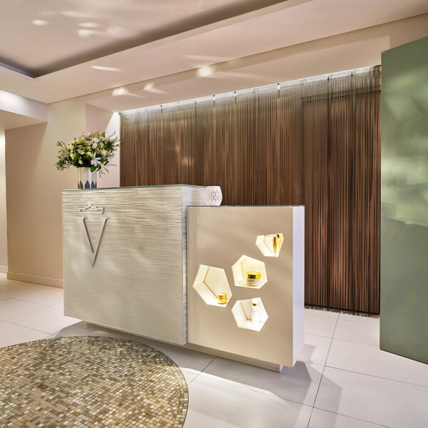 Volcanic Hot Stone Massage | Le Meurice